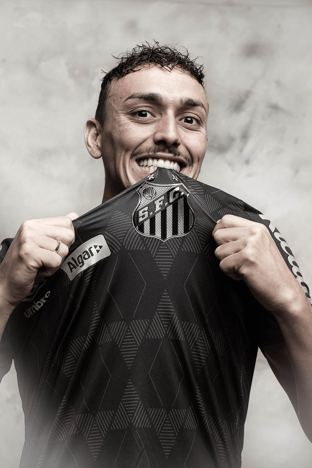 Diego Pituca faz declaração de amor ao Santos nas redes sociais ...