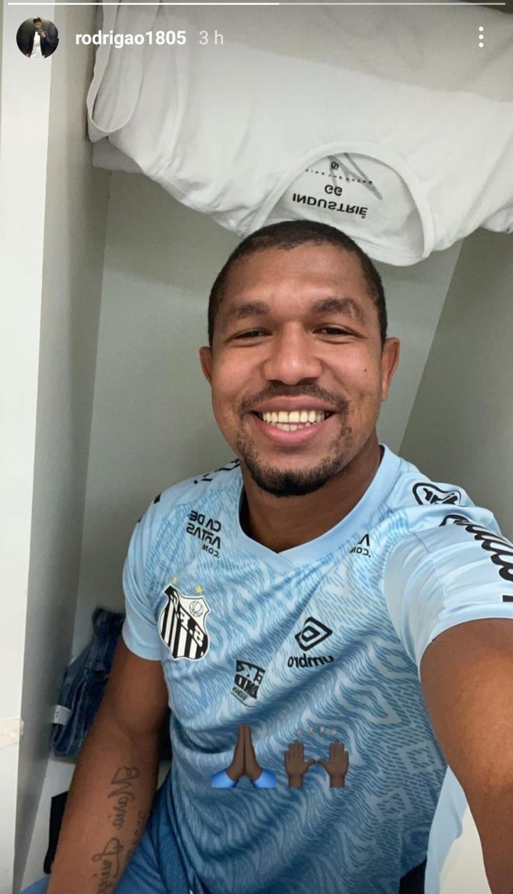 Com futuro incerto, Rodrigão volta a treinar no Santos - Diário do Peixe
