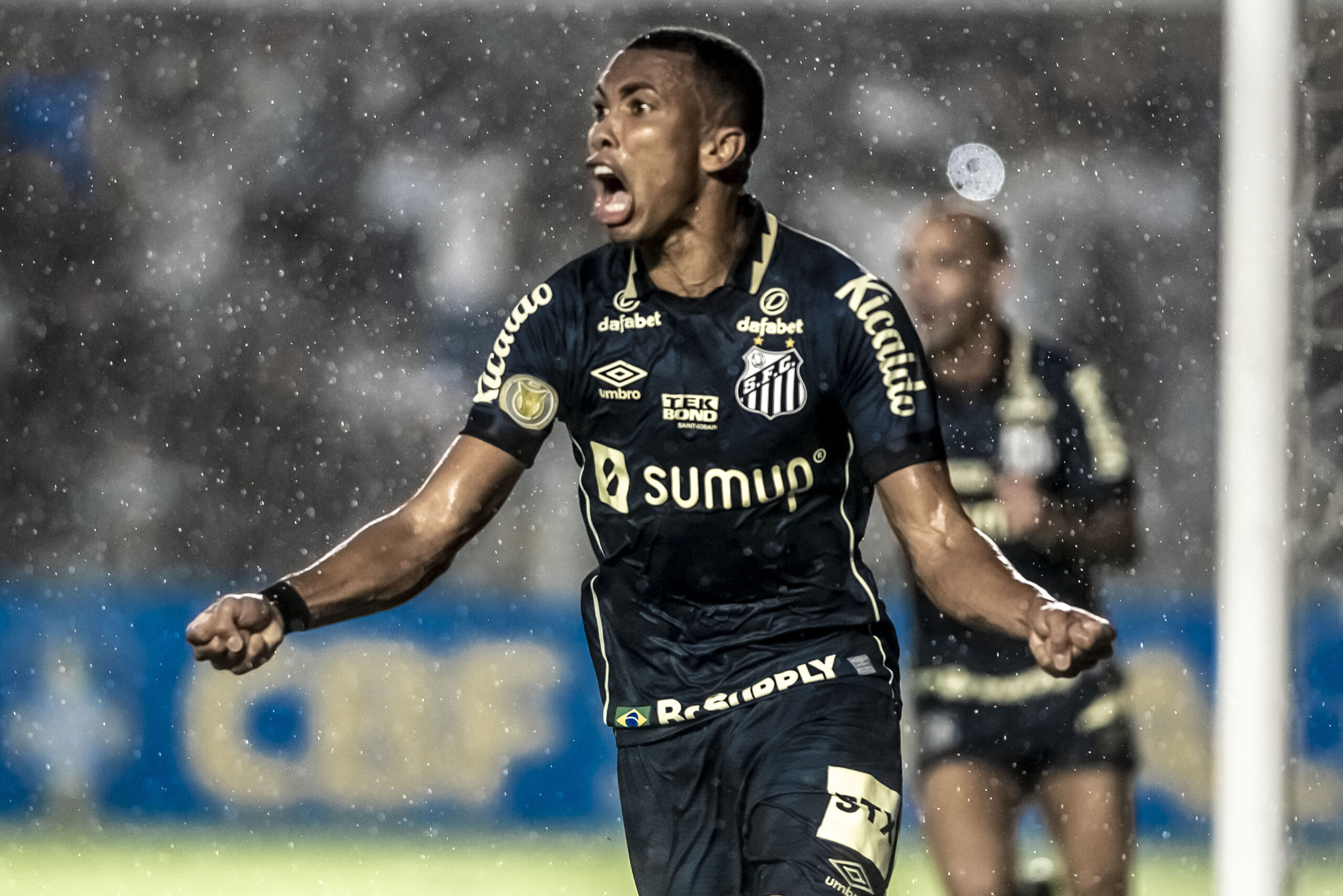 Madson é o defensor com mais participações em gols no Brasileirão