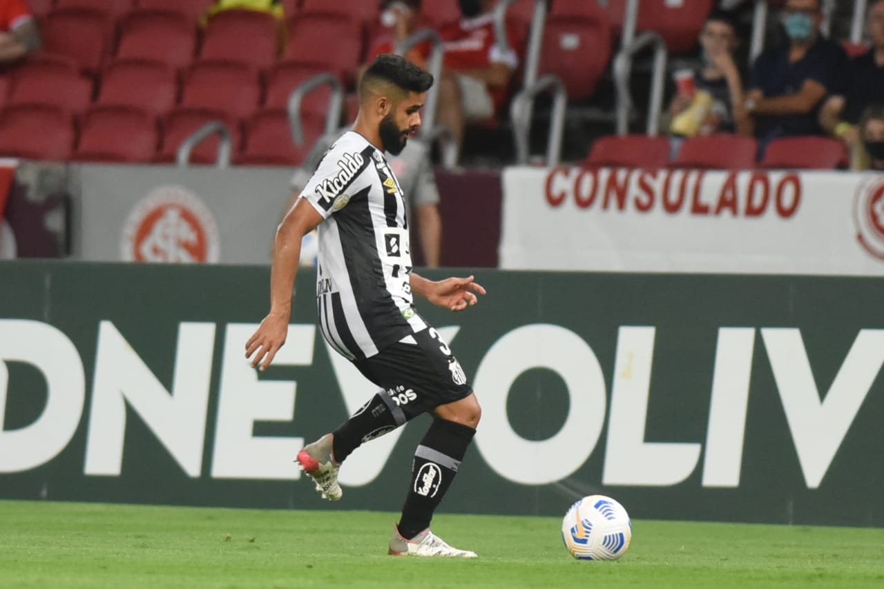 Felipe Jonatan sente desconforto no púbis e vira dúvida no Santos Felipe Jonatan sente desconforto no púbis e vira dúvida no Santos