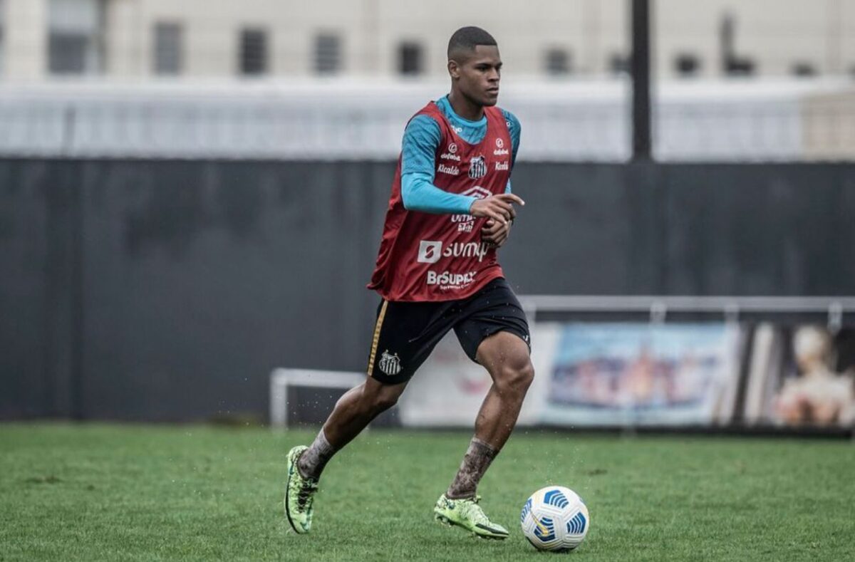 Victor Yan troca de agentes e busca recomeço no Santos