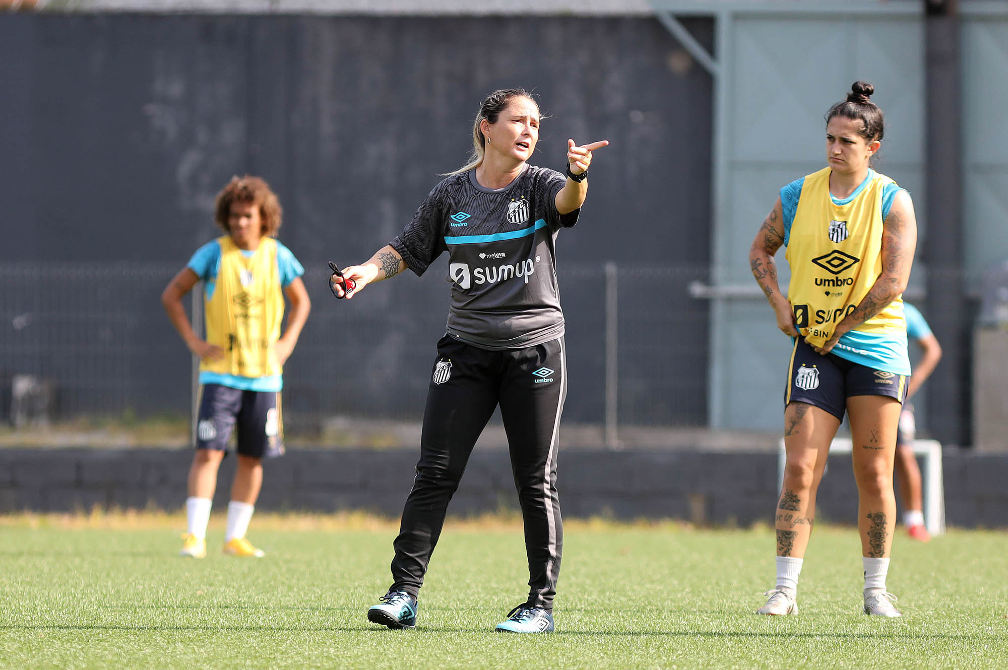 Tatiele comemora pré-temporada e comenta sobre reforços das Sereias