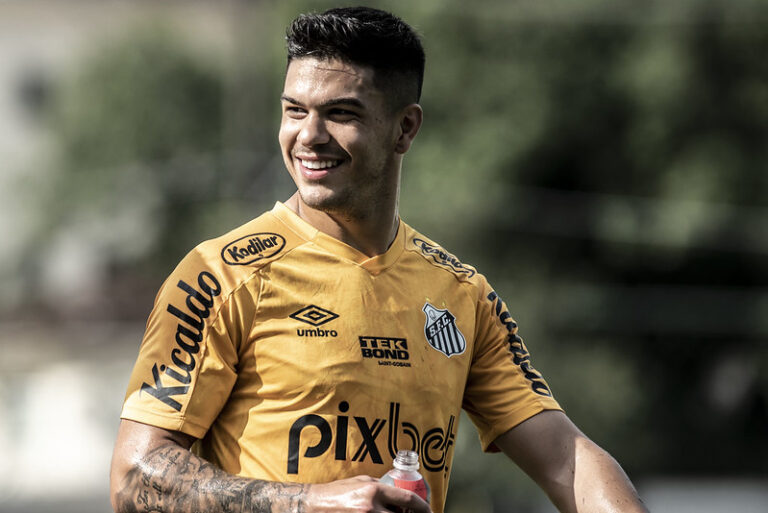 Santos acerta a compra do volante Rodrigo Fernández junto ao Guarani-PAR