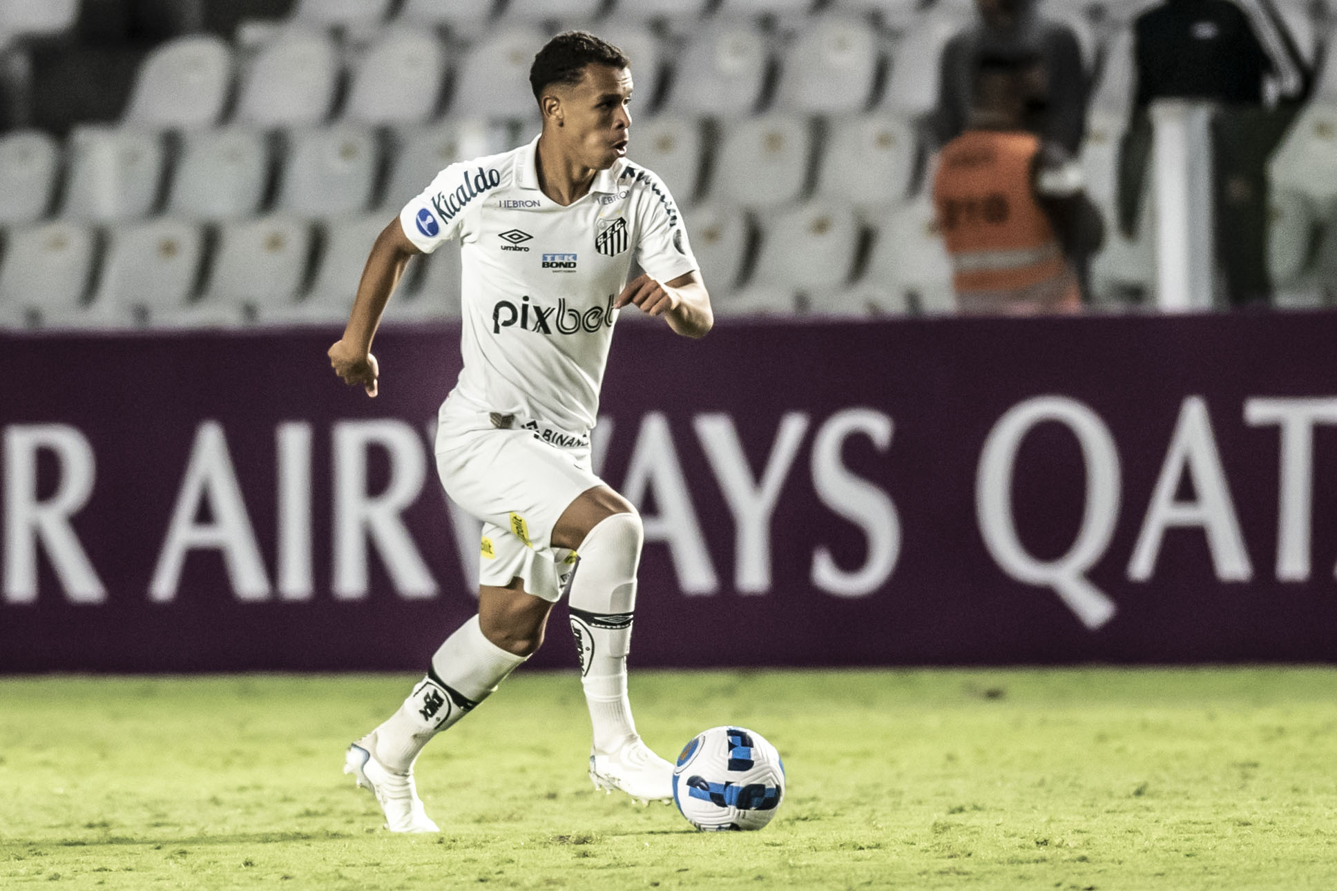 Sandry comemora assistência e destaca força do elenco no Santos