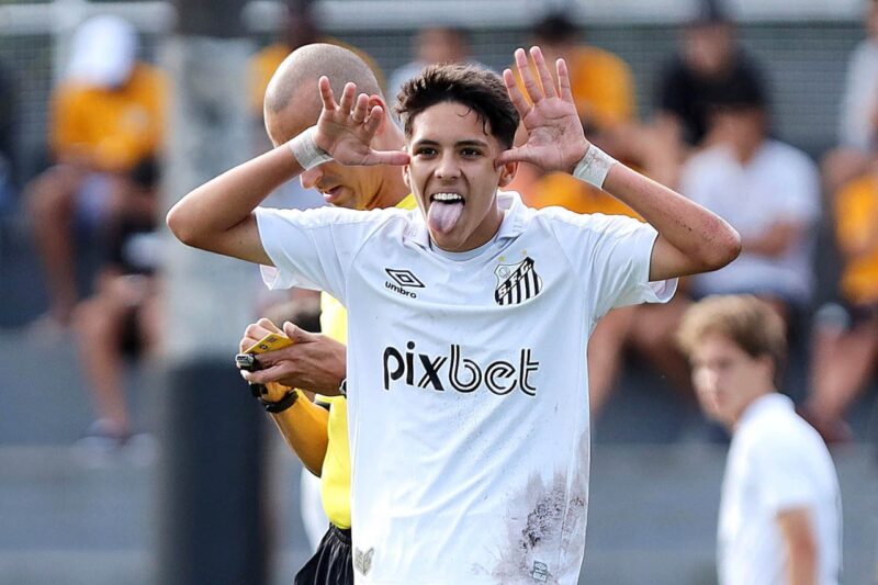 Rodrigo Cézar comemora gols e assistências em clássico no Brasileiro Sub-17 Rodrigo Cézar comemora gols e assistências em clássico no Brasileiro Sub-17