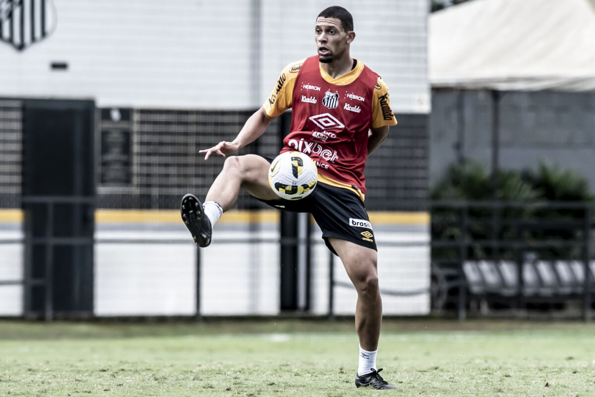 Orlando confirma Alex contra o Corinthians e aguarda Marcos Leonardo