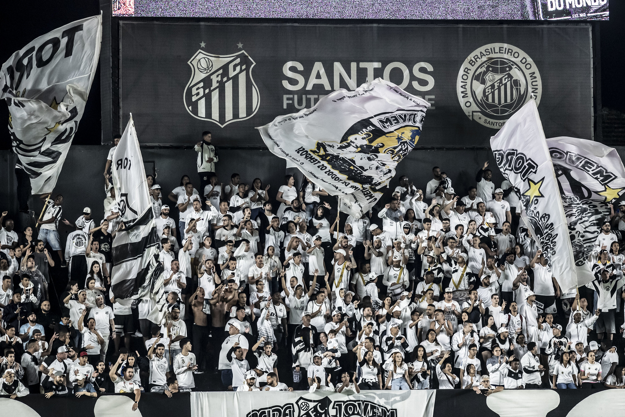 Torcida do Santos esgota ingressos para o clássico contra o Corinthians ...
