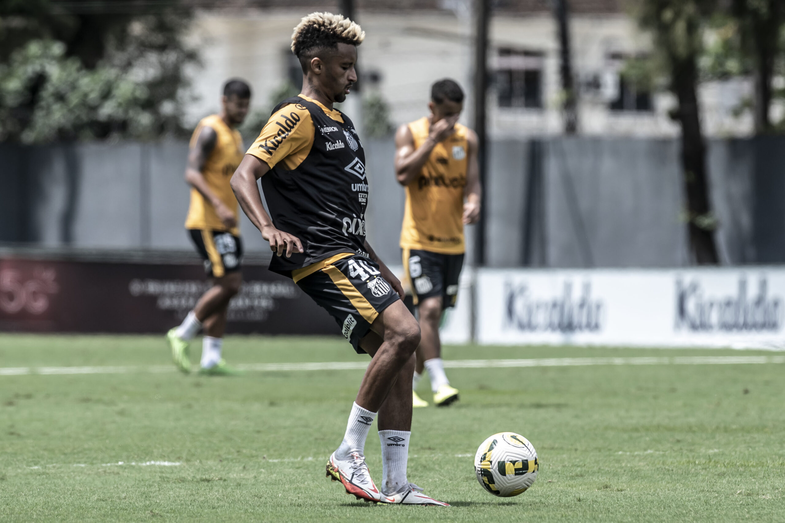 Bruno Oliveira "some" com Orlando Ribeiro e deve deixar o Santos