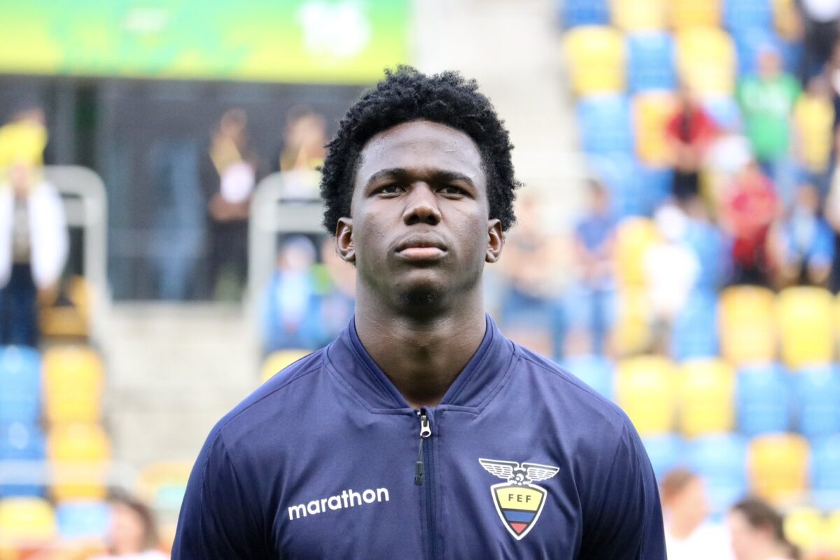 Porozo, ex-Santos, é convocado para Copa do Mundo pelo Equador