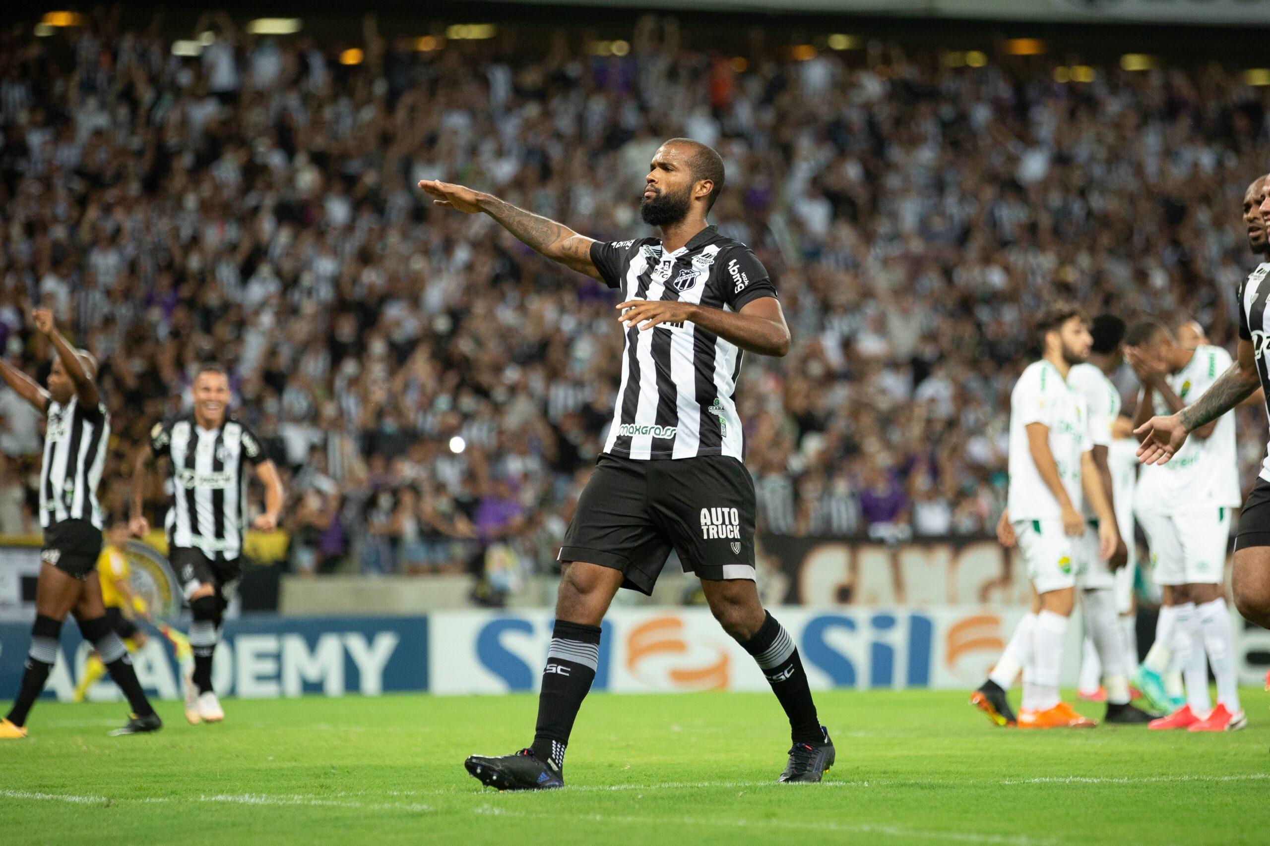 Conheça mais sobre o zagueiro Messias, novo reforço do Santos Conheça mais sobre o zagueiro Messias, novo reforço do Santos