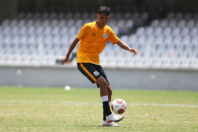 Santos encaminha a renovação do volante Hyan, promessa da base - Diário ...