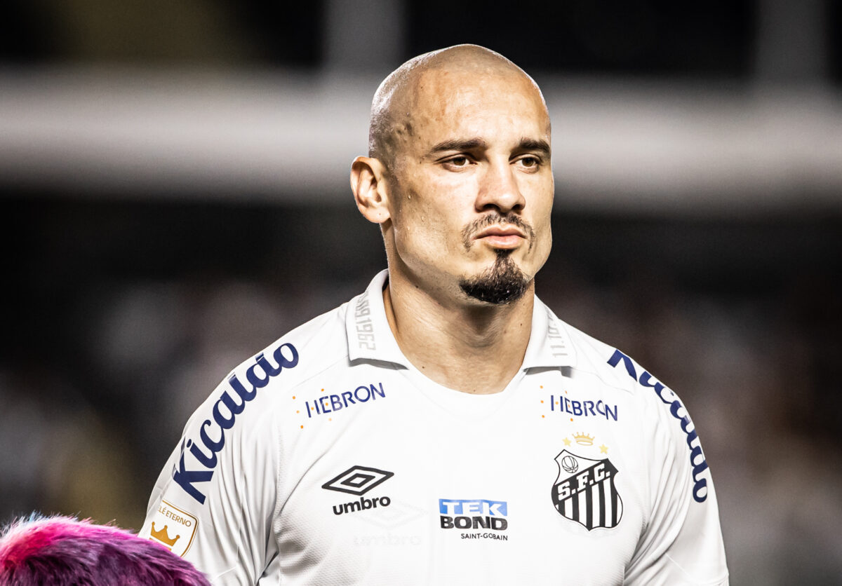 Maicon explica lançamentos para o ataque: "Nem sempre da para construir"