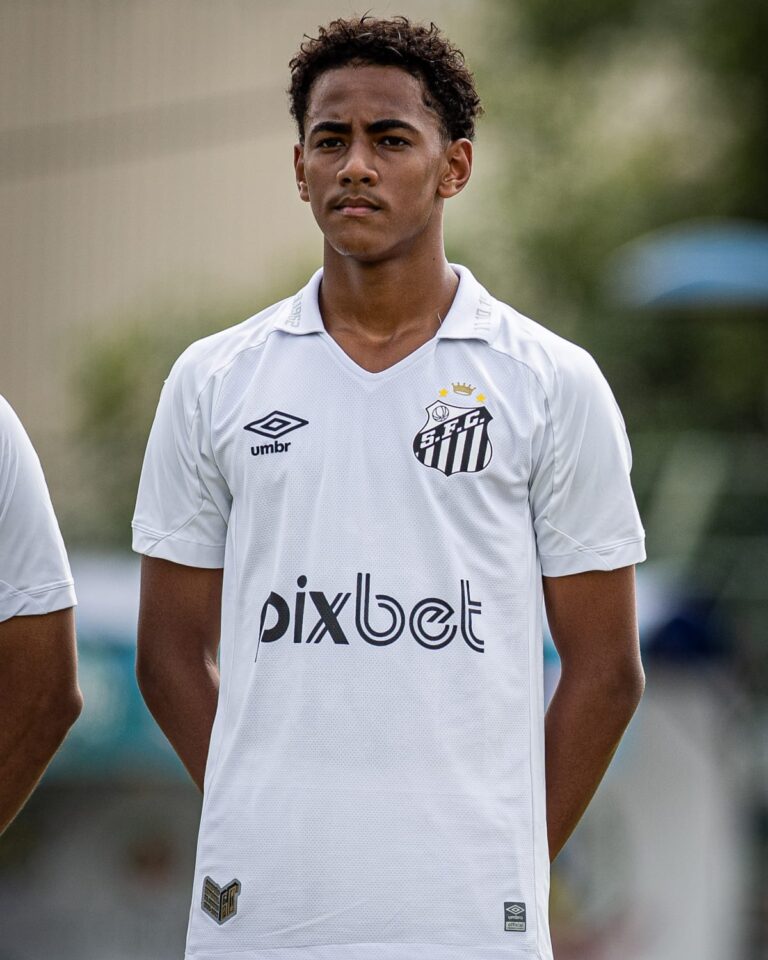 Conheça mais sobre Fernando Pradella, centroavante destaque do Santos ...