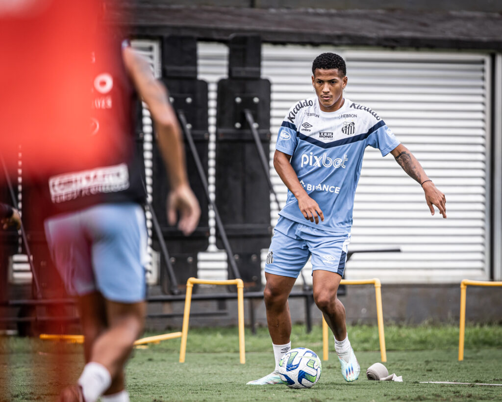 Com edema muscular, Ângelo volta a desfalcar o Santos