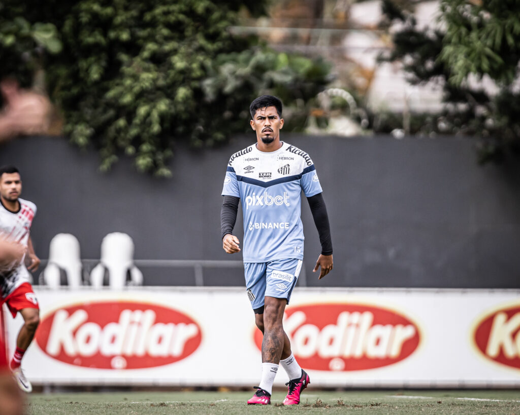 Novidade no time, Ivonei se destaque em jogo-treino do Santos contra o ...