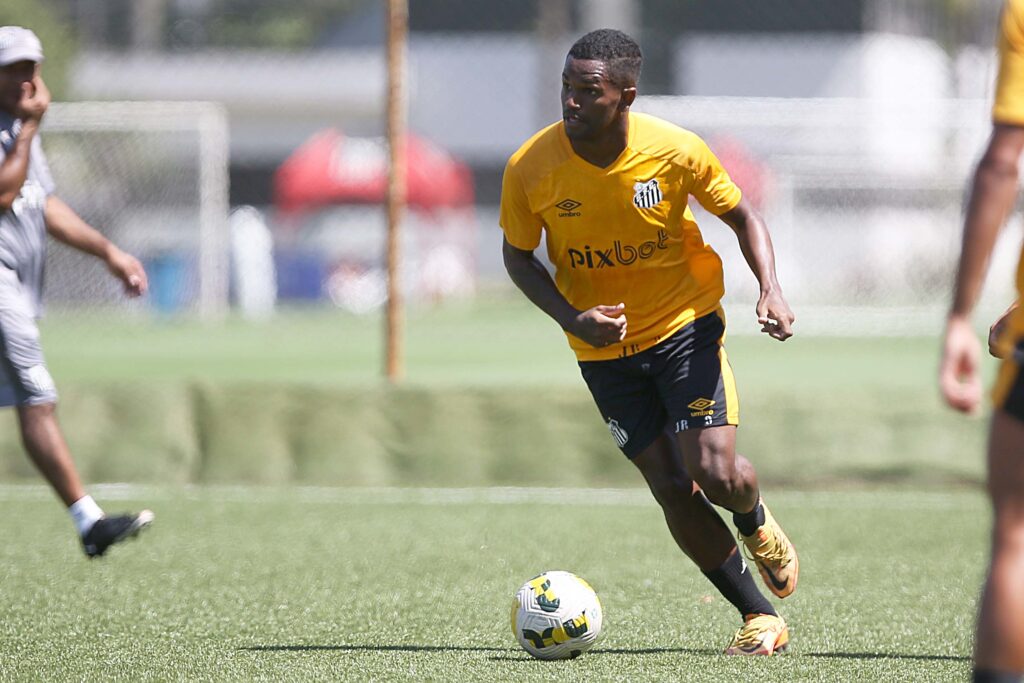 Renyer é reintegrado aos treinos do Sub-20 e fica perto de reestreia ...