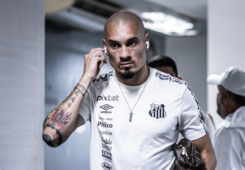 Maicon e Santos entram em acordo e acertam rescisão de contrato