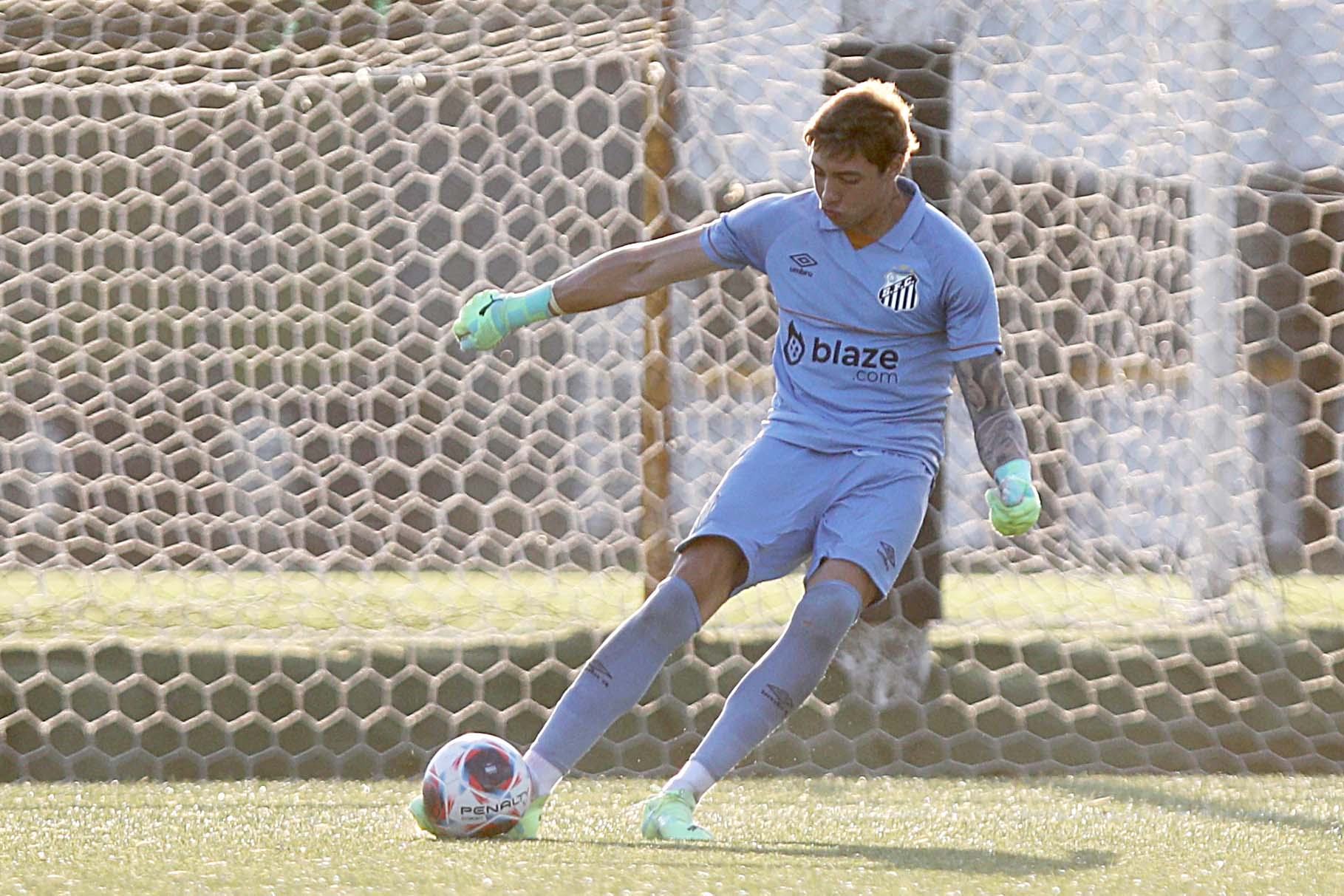 Goleiro do Sub-20 comemora bom momento no Santos e sonha com retorno à ...