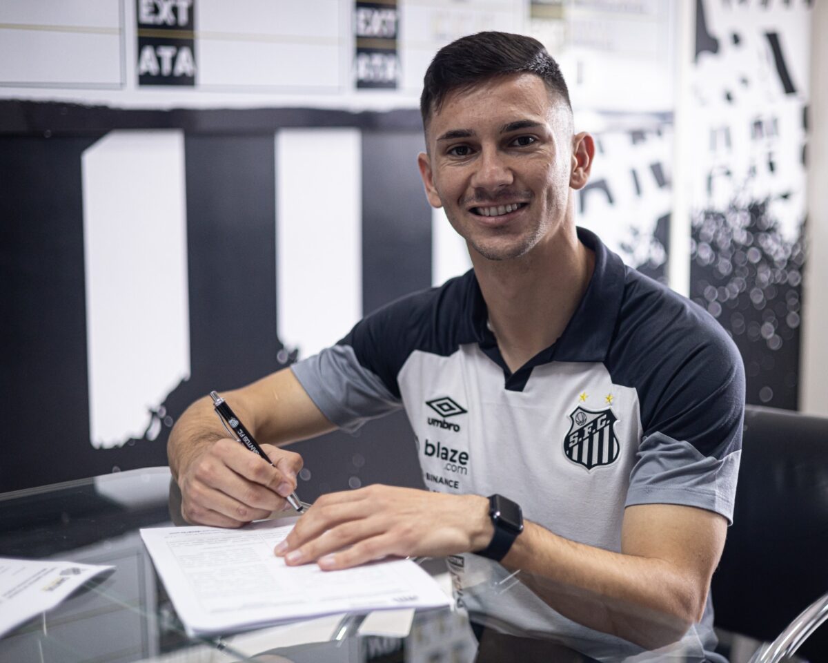 Santos oficializa a contratação do atacante Maximiliano Silvera ...