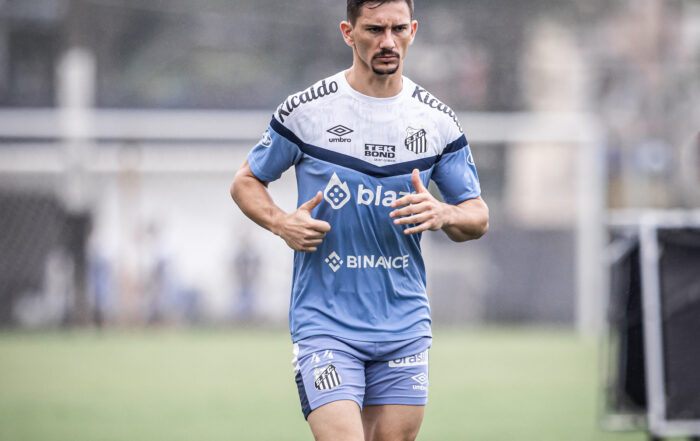 Maxi Silvera é o único dos cinco centroavantes do Santos que ainda não ...