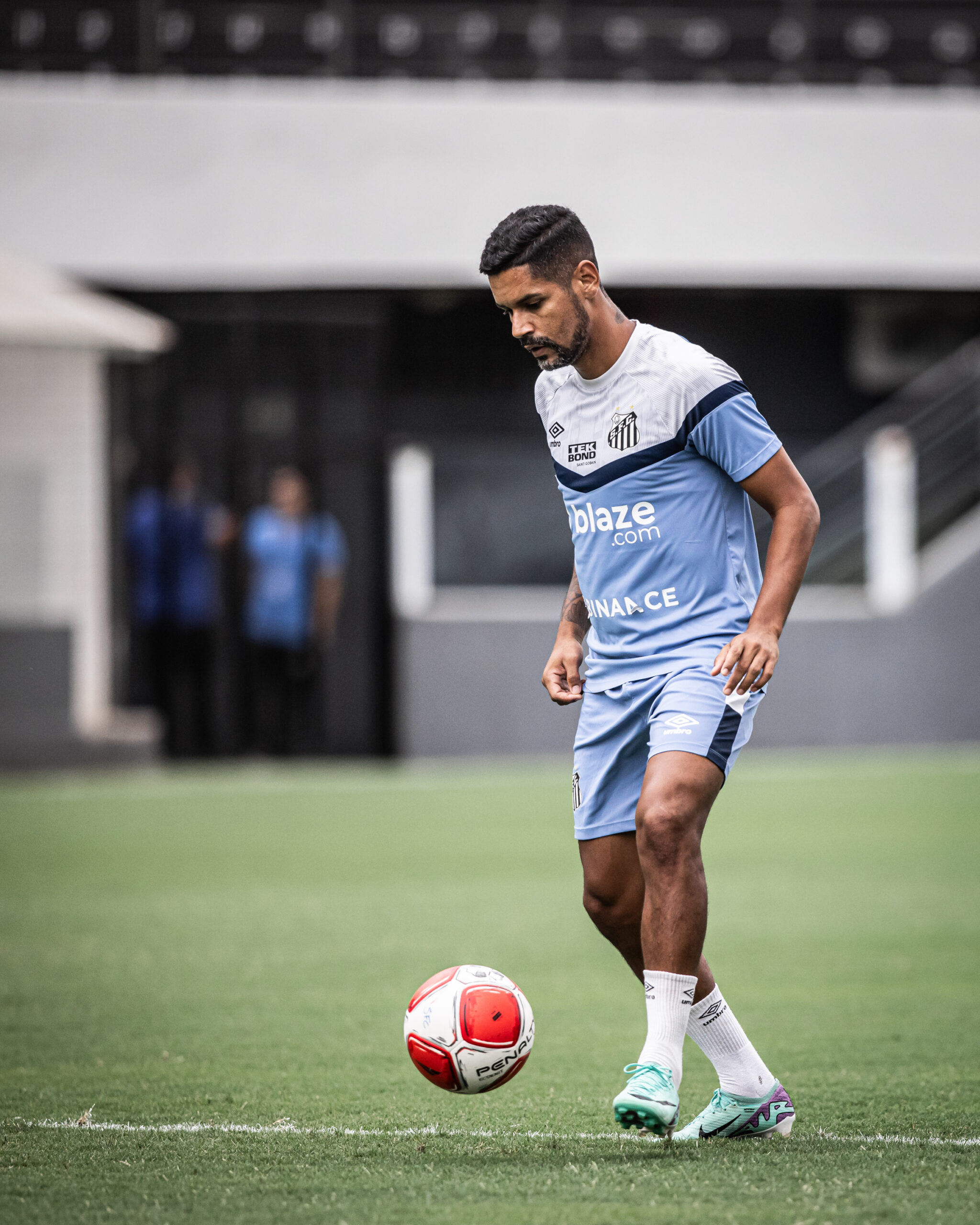 Pelo Santos, Aderlan vai reencontrar o Red Bull Bragantino neste domingo