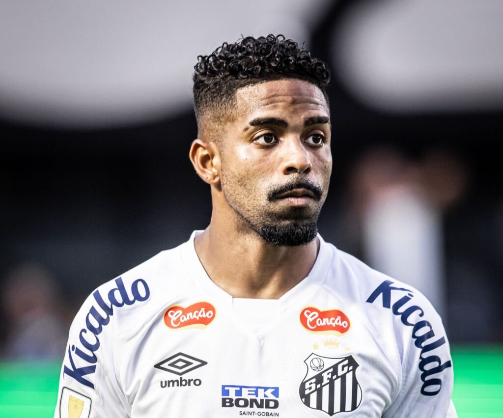 Santos é orientado a não rescindir contrato com Hayner após polêmica ...