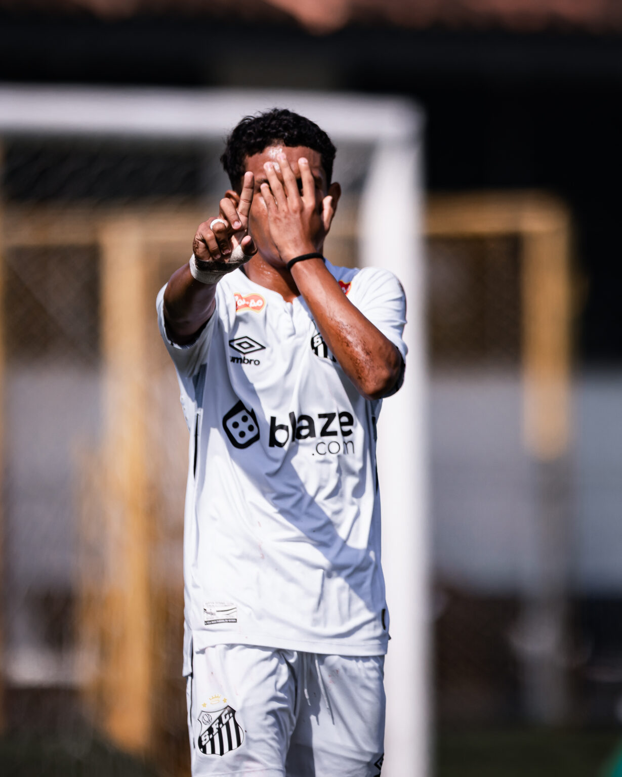 Com apenas 15 anos, Nadson comemora gol na estreia no Sub-17 do Santos ...