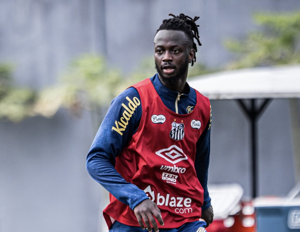 Conheça o atacante gambiano do Santos, Yusupha Njie - Diário do Peixe