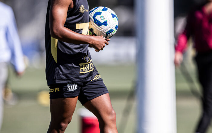 Lucas Yan se recupera de entorse no tornozelo e fica à disposição do ...