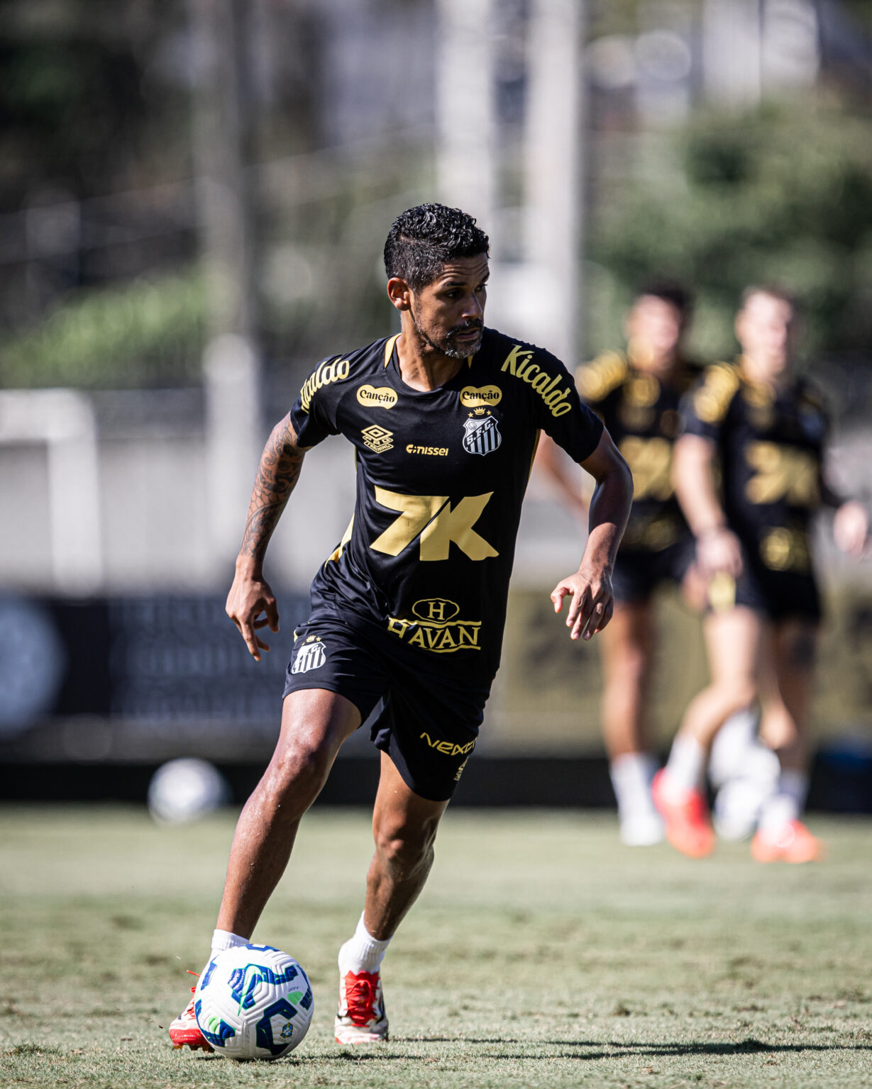 Aderlan começa transição física e fica perto de retorno ao Santos ...