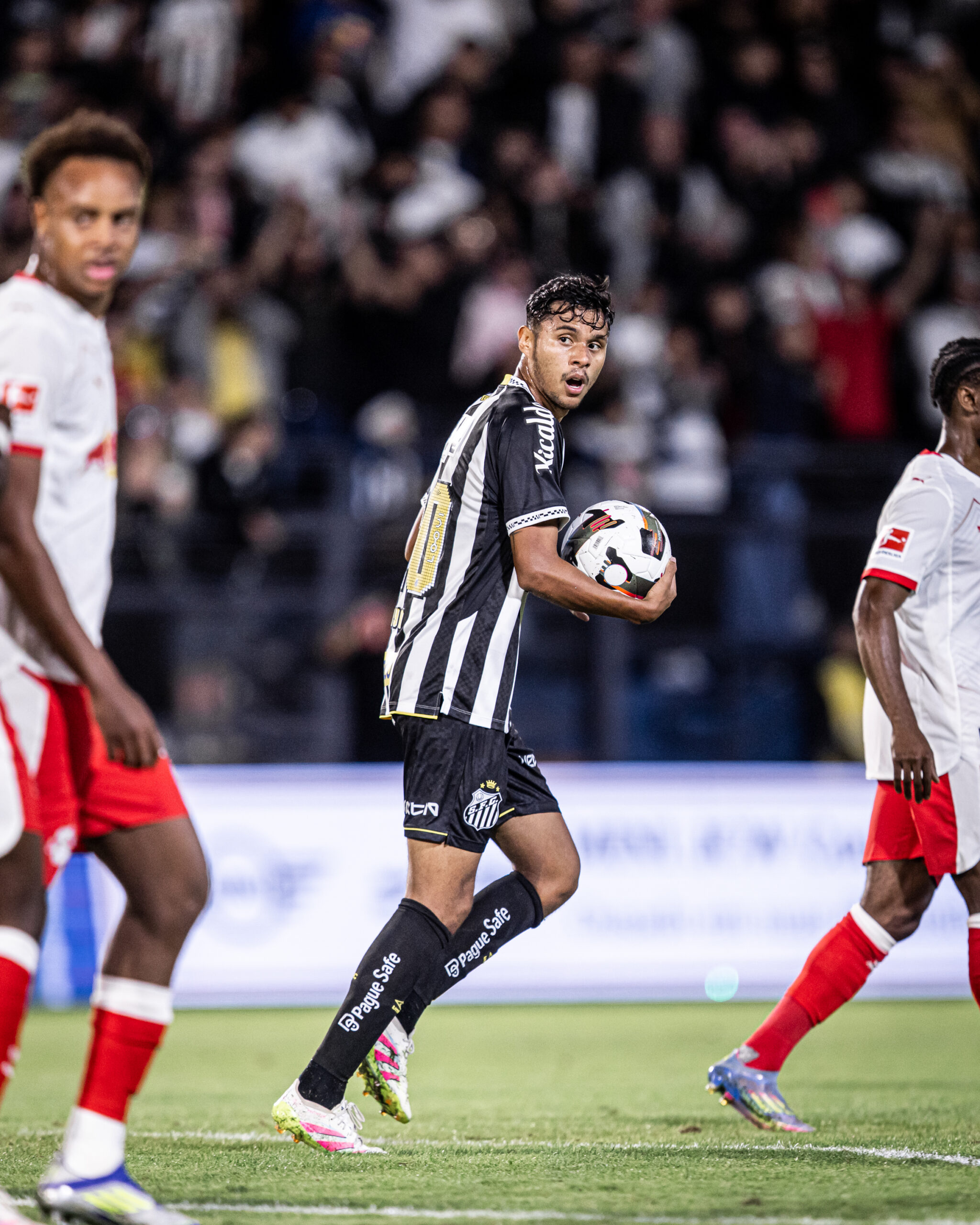 Hyan comemora gol no amistoso e revela apoio de Neymar aos Meninos da ...